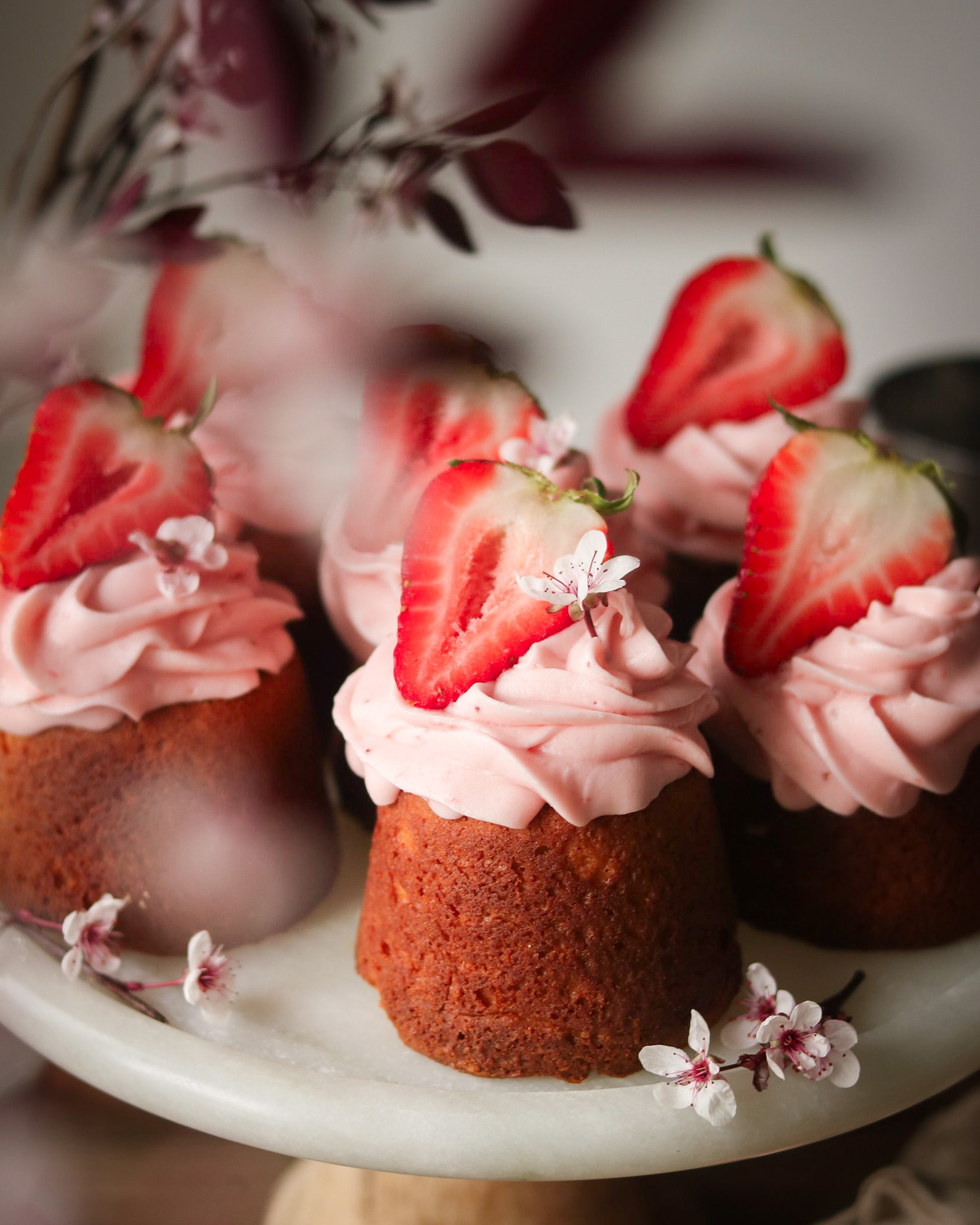 Vanilla Mini Cakes with Fresh Strawberry Buttercream – Peaches 2 Peaches