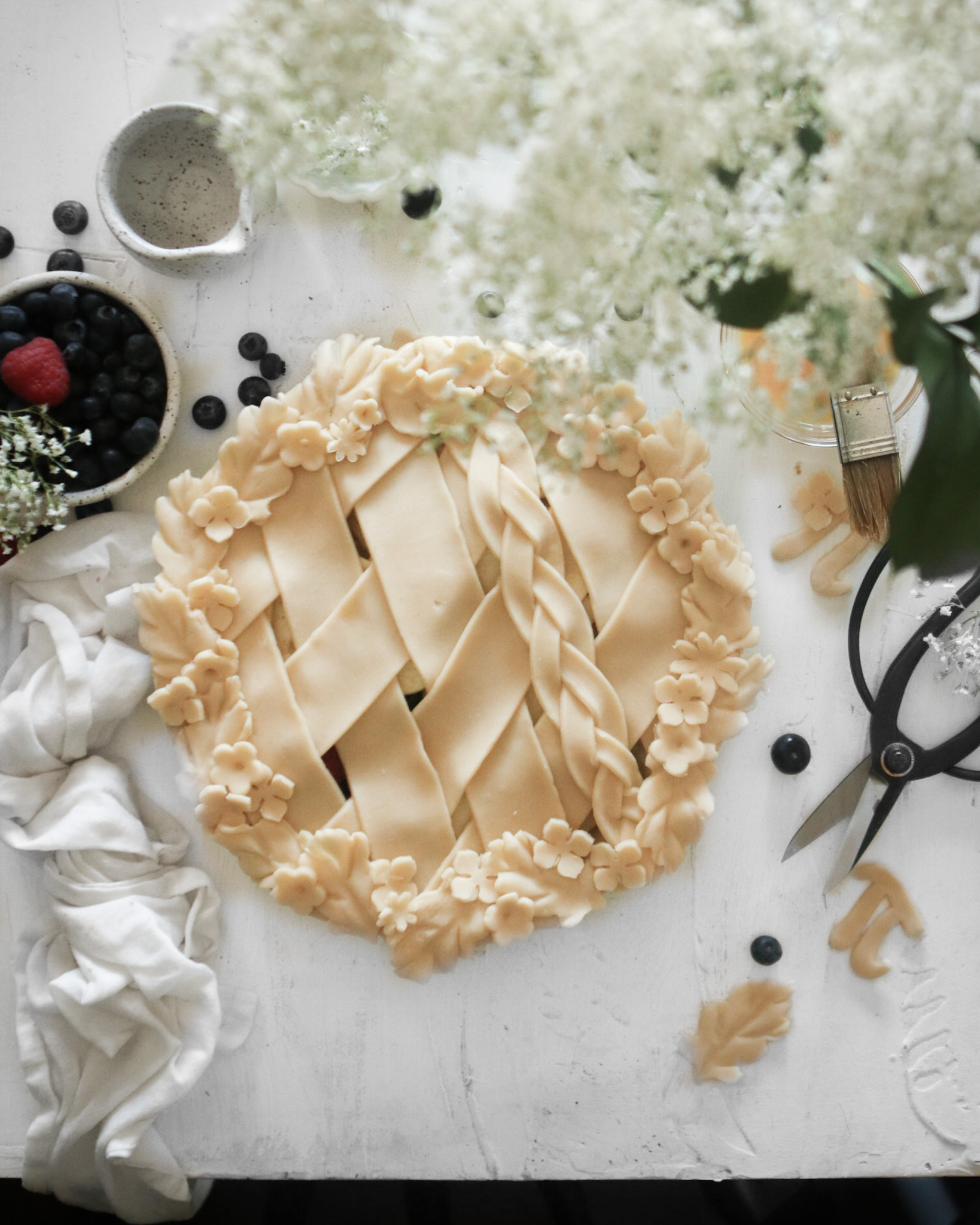 Mixed Berry Apple Spring Pie – Peaches 2 Peaches