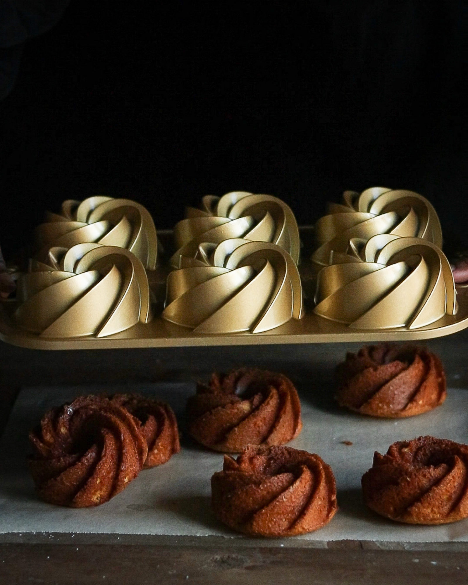 Mini Vanilla Bundts with Vanilla Glaze – Peaches 2 Peaches