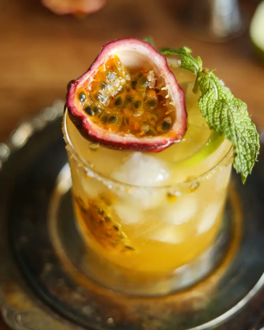 Passion Fruit Rum Cocktail – Peaches 2 Peaches
