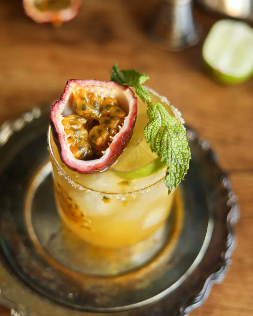 Passion Fruit Rum Cocktail – Peaches 2 Peaches